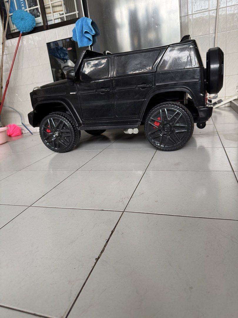 Black Mercedes-AMG G 63 Ride-on Car for Kids, Toys & Collectibles, Toys ...