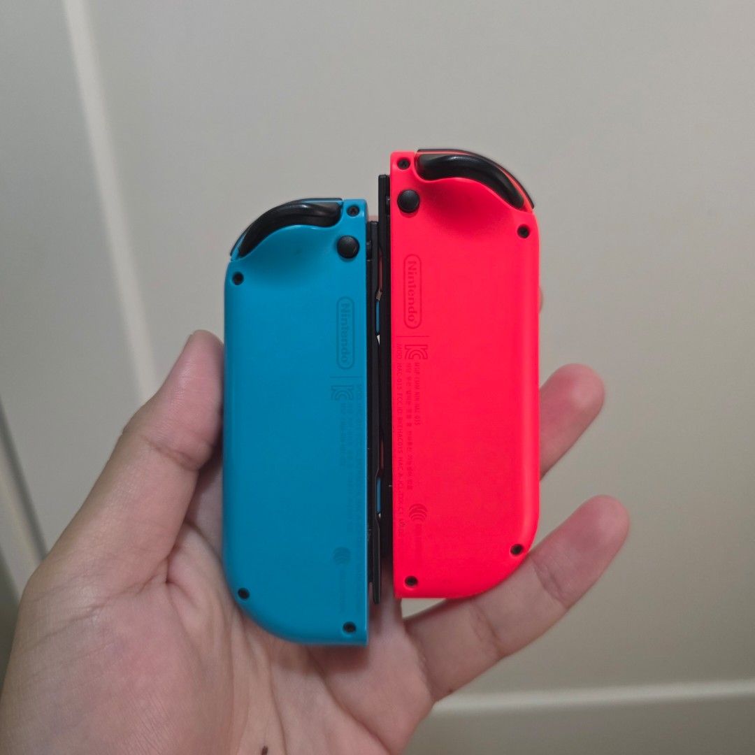 Nintendo Switch Joycon Neon Red and Neon Blue, Video Gaming, Gaming ...