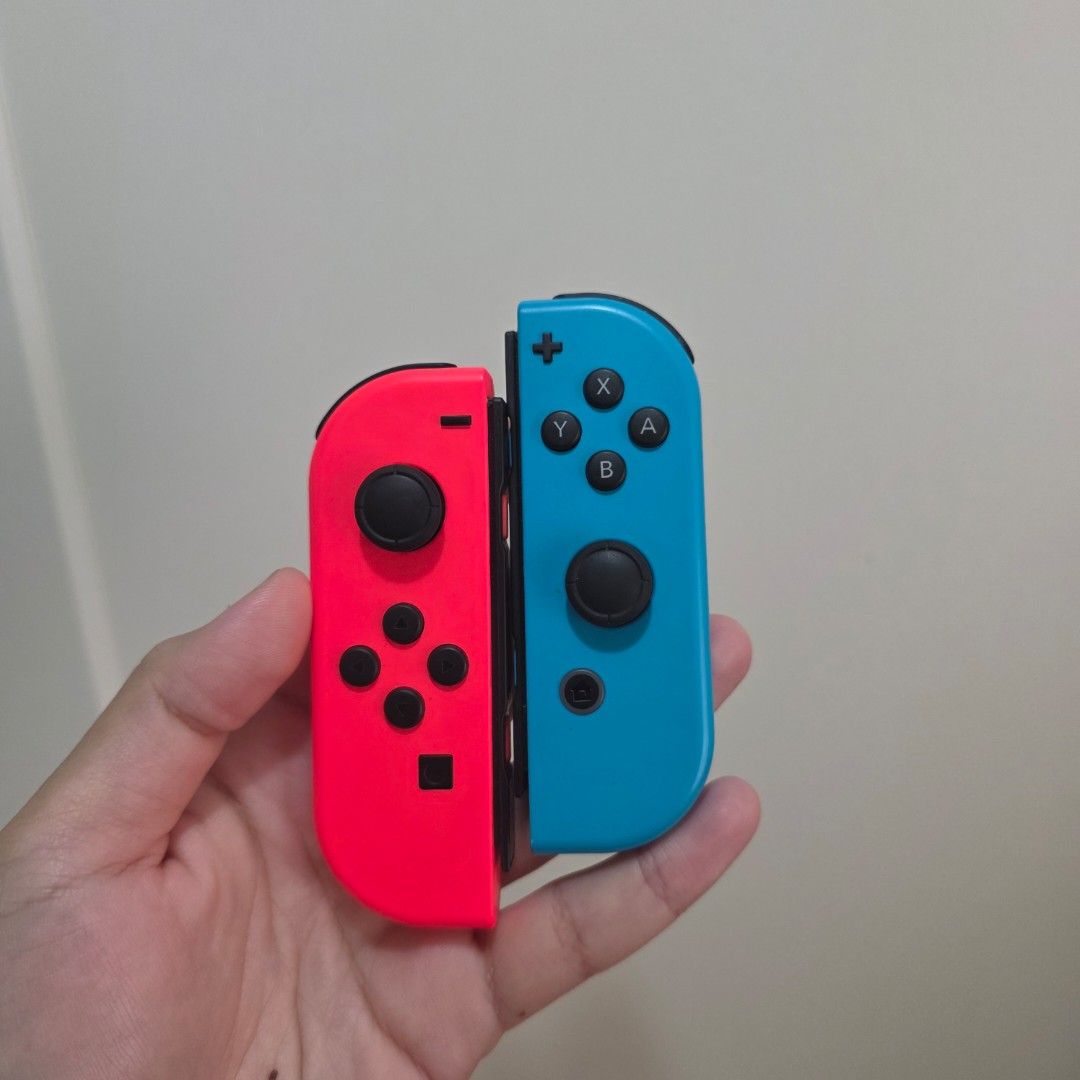 Nintendo Switch Joycon Neon Red and Neon Blue, Video Gaming, Gaming ...
