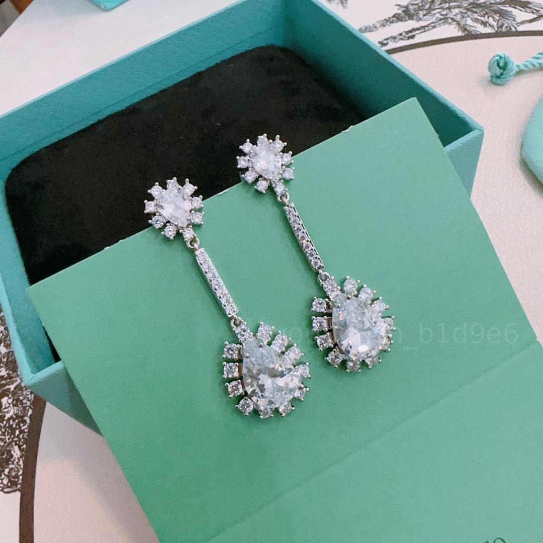 全新🌸 Tiff 蒂芙尼紀念款馬眼耳釘, 女裝, 飾物及配件, 耳環 - Carousell