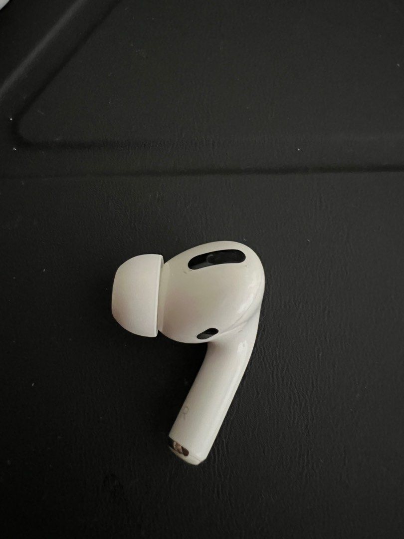 Apple Airpod Pro 1 原廠 充電盒 單邊右邊耳機, 手提電話, 智能穿戴裝置及智能手錶 - Carousell