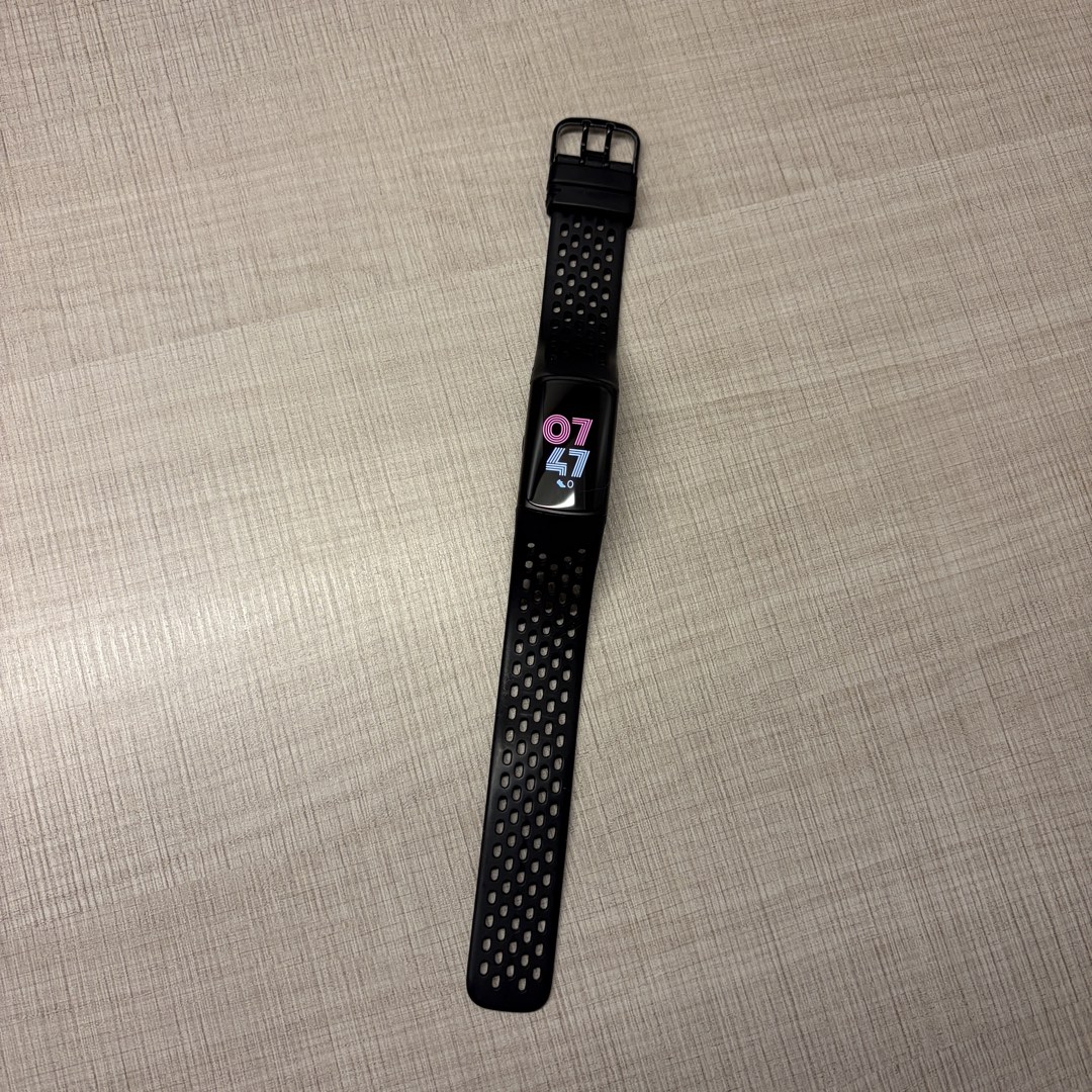 Fitbit Charge 6 智能運動手帶, 手提電話, 智能穿戴裝置及智能手錶 - Carousell