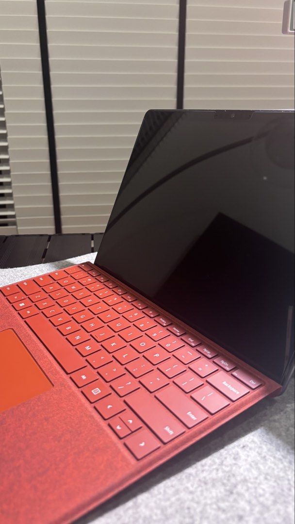 Microsoft Surface Pro 9 i5 256GB + Signature Keyboard Poppy Red Like ...