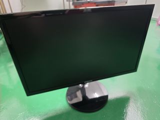 Samsung Essential Monitor S3 24-inch s24c310eae with laptop arm and ...