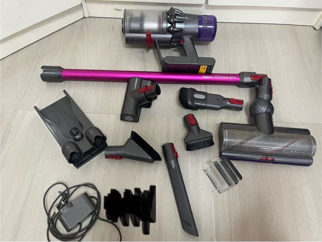 摩打窒窒地 吸到塵 不強 Dyson V11 Torque Drive 齊配件, 家庭電器, 吸塵機 ＆ 家居清潔電器 - Carousell