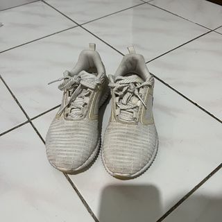 Sepatu lari Dijual | Beli 1,000+ Sepatu lari online | Carousell Indonesia