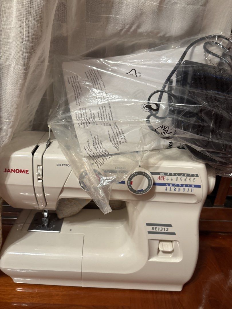 Janome RE1312 Sewing Machine, 家庭電器, 其他家庭電器 - Carousell