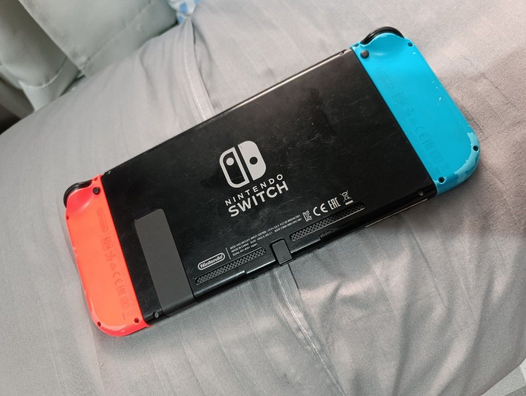 Nintendo Switch V2 - Red and Blue Joy-Cons, Video Gaming, Video Game ...
