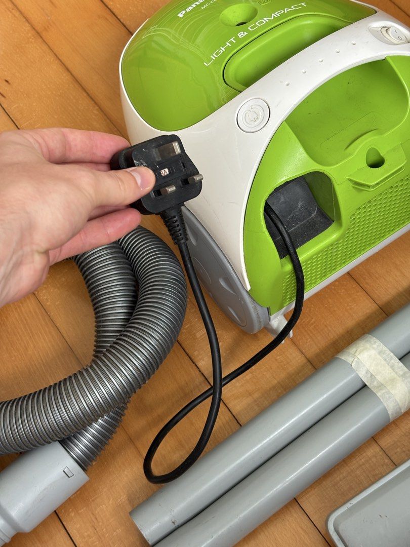 Panasonic Light & Compact Vacuum Cleaner with Accessories, 家庭電器, 吸塵機 ...