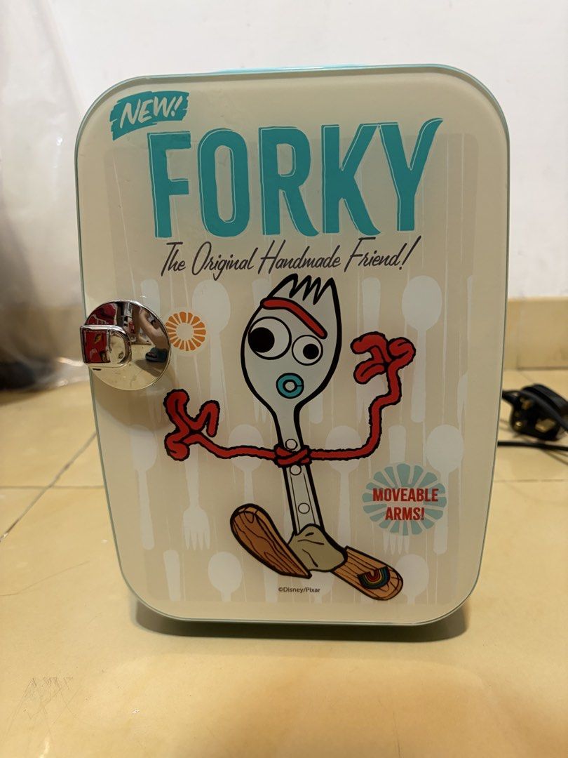 【迷你雪櫃】反斗奇兵小叉小型雪櫃 Toy Story Forky mini fridge, 家庭電器, 廚房電器, 雪櫃及冰櫃 - Carousell