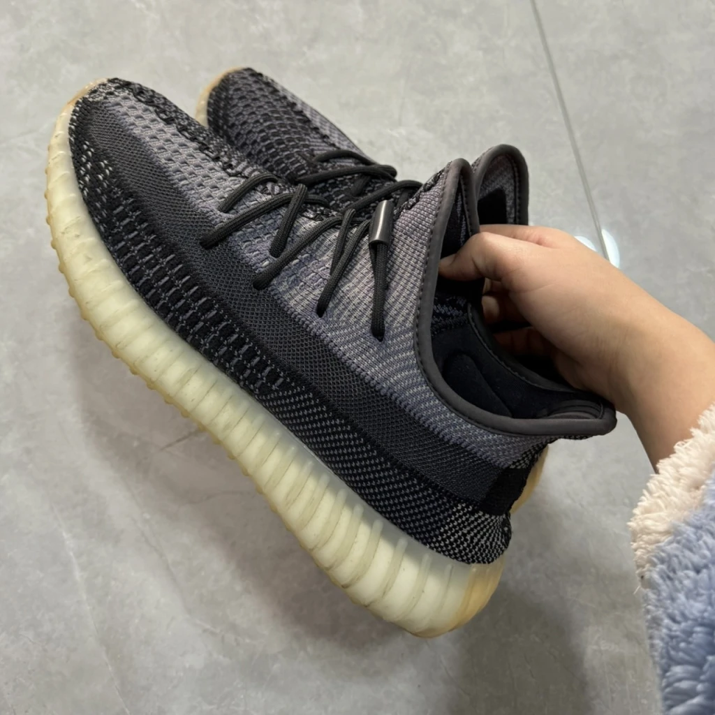 全新 ADIDAS YEEZY BOOST 350 V2 芝麻黑 (FZ5000), 女裝, 鞋, 波鞋 - Carousell