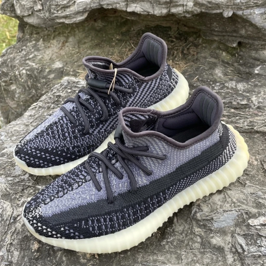 全新 ADIDAS YEEZY BOOST 350 V2 芝麻黑 (FZ5000), 女裝, 鞋, 波鞋 - Carousell