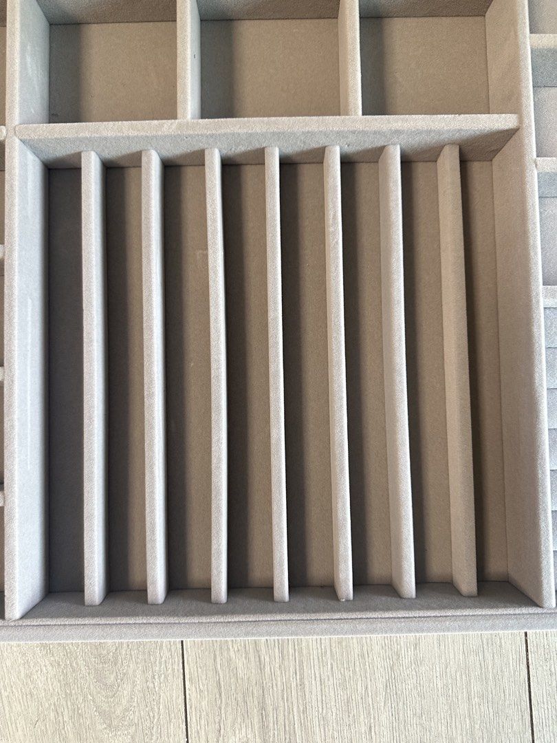大尺寸灰色絨首飾格盒 Grey Velvet Jewelry Organizer Tray with Multiple ...
