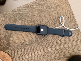 Apple Watch SE Silver Aluminum Case, 手提電話, 智能穿戴裝置及智能手錶 - Carousell