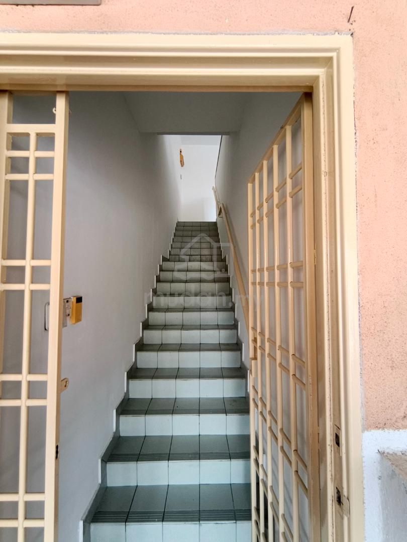 [MUST VIEW! WELT KEPT! FREEHOLD]Townhouse 1st floor Taman Lagenda Mas ...