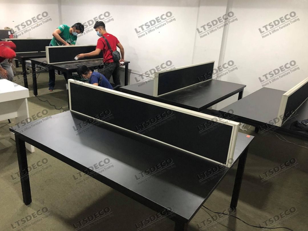 OFFICE TABLE WITH SCREEN PANEL DIVIDER OFFICE FURNITURE OFFICE ...
