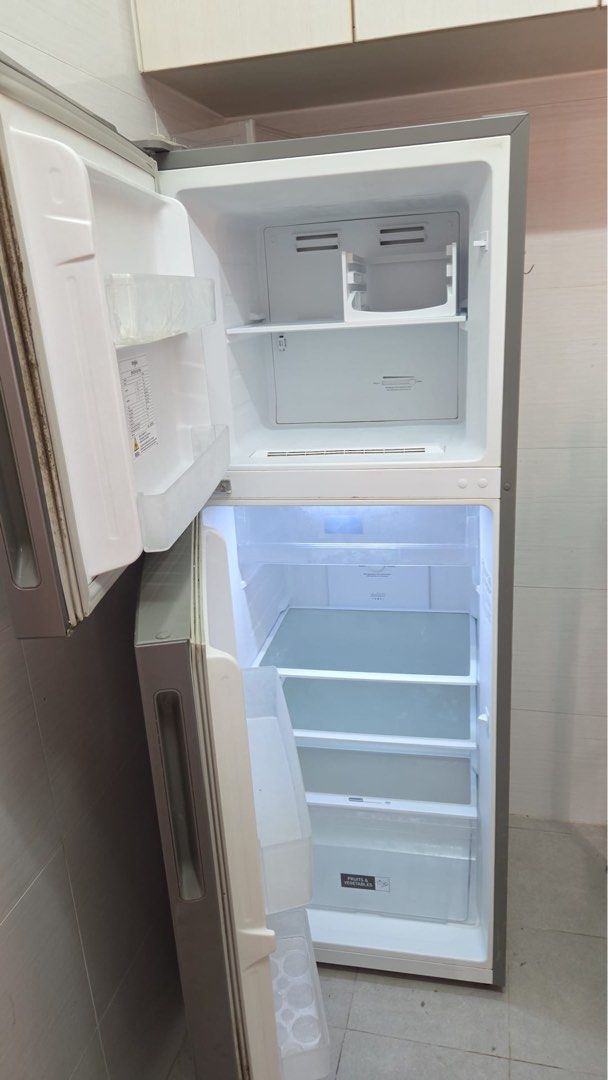 Whirlpool Refrigerator WRT222 - Grade 1 Energy Efficiency, 家庭電器, 廚房電器 ...