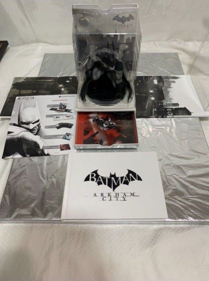 Batman Arkham City Collector's Edition PS3 Game Statue, Hobbies & Toys ...