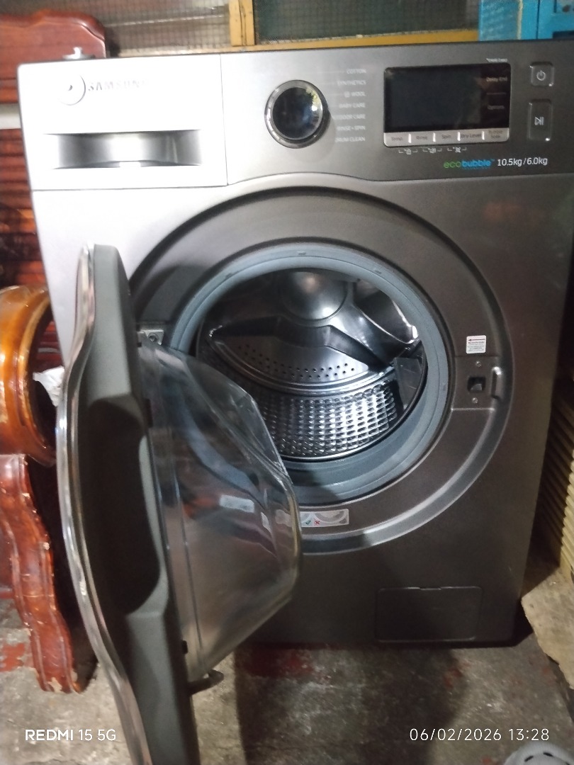 Selling Samsung eco bubble tech. 10kg, TV & Home Appliances, Washing ...