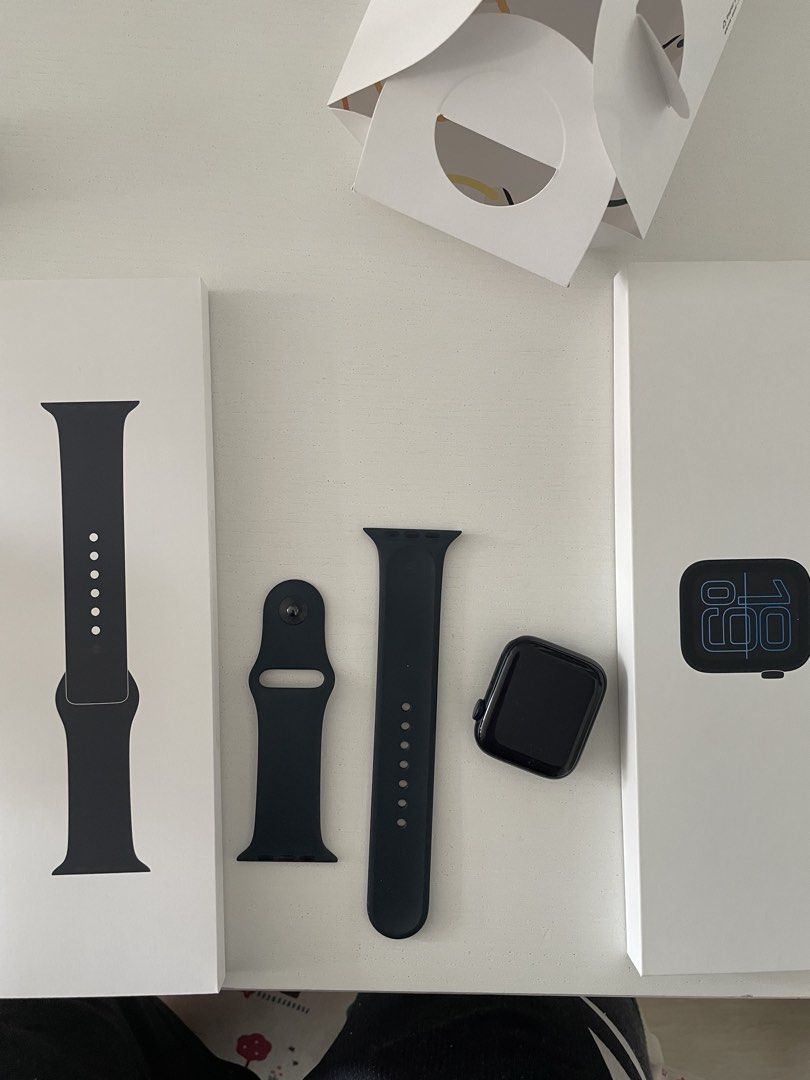 Apple Watch SE3, 手提電話, 智能穿戴裝置及智能手錶 - Carousell