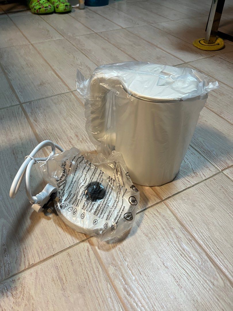 Brand new Electric kettle 全新電熱水壺 1L, 家庭電器, 廚房電器, 水壺 - Carousell