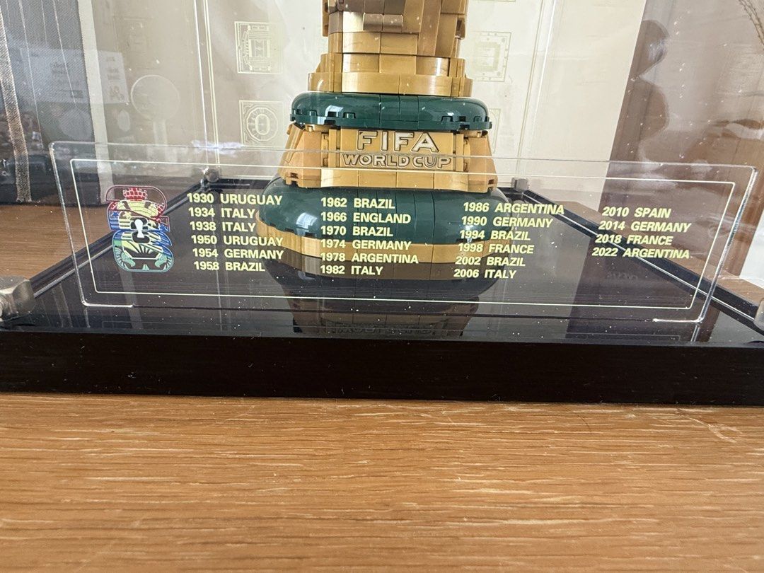 LEGO FIFA 世界盃 43020 世界盃 World Cup 2026 獎盃 完成品 及 LED燈 展示盒 display box ...