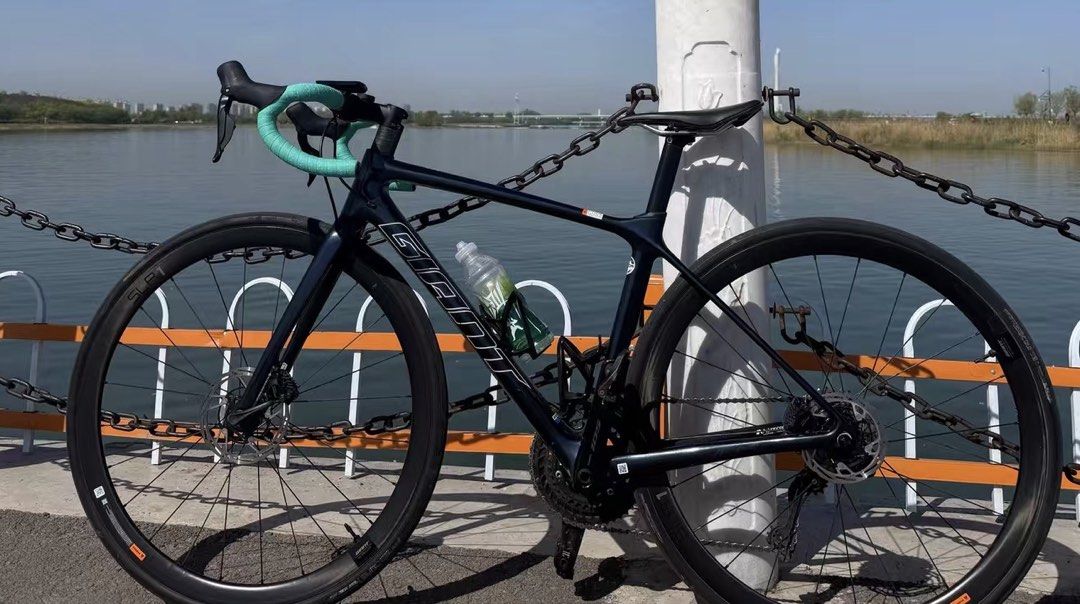 Giant TCR Advanced 1 Disc KOM 9th Gen | Shimano 105 Di2 | Giant SLR 1 ...