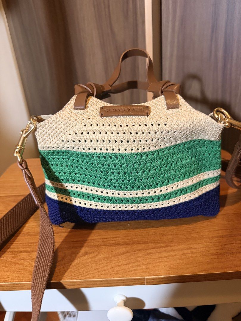 【80-85% New】Charles & Keith 正品 Ida 條紋編織托特包 (附長背帶), 女裝, 手袋及銀包, 多用途袋 ...