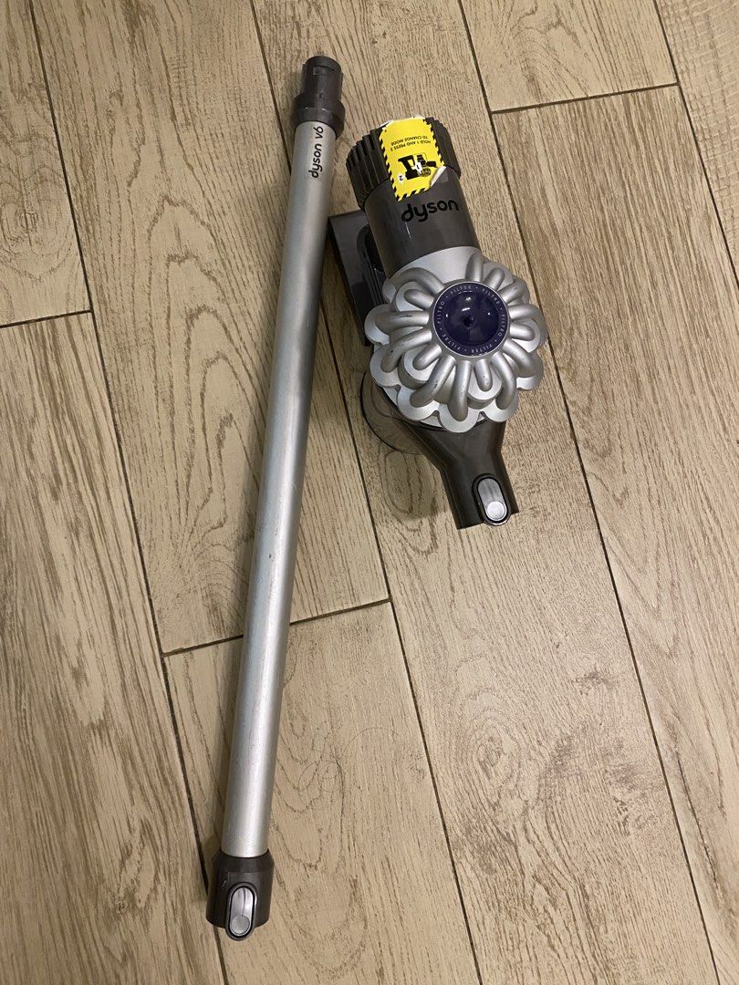Dyson v6吸塵機連配件掛牆架 V8 SV03 Battery Stick Wand & Attachments, 家庭電器, 吸塵機 ...