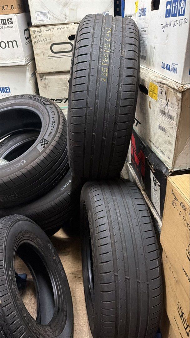 4 X Michelin PS4 SUV 235/60/18 Tyres (70% Threads), Car Accessories ...