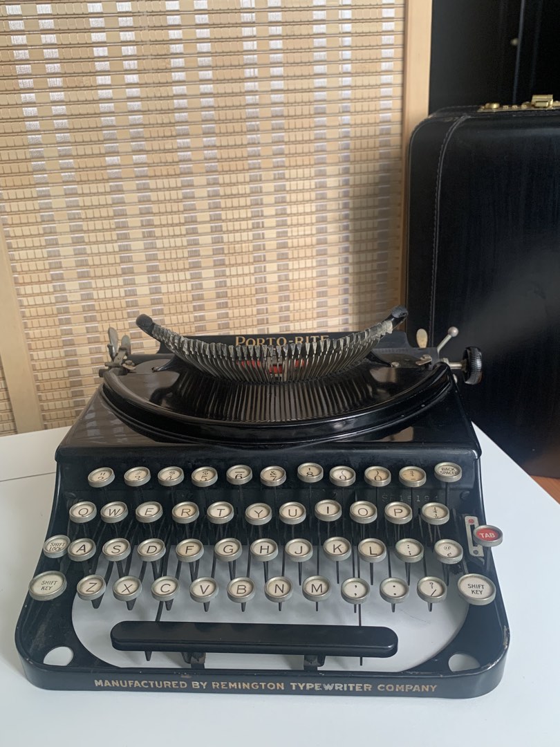 Vintage Remington Porto-Rite Typewriter, Hobbies & Lifestyle ...