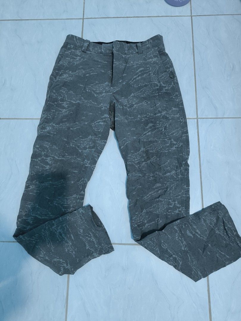 Nike Camo, Fesyen Pria, Pakaian , Bawahan di Carousell