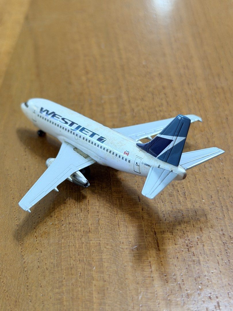 1:400 WestJet B737-200 Diecast Airplane model, Hobbies & Toys, Toys ...