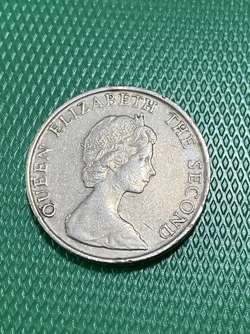 1981 Queen Elizabeth $5 Hong Kong coin, Hobbies & Toys, Memorabilia ...