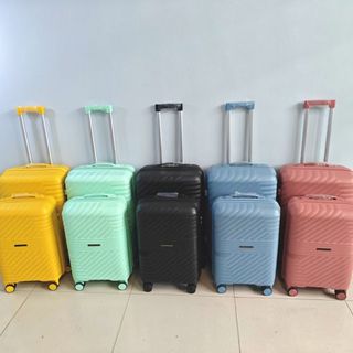 20 Inch Cabin Luggage Universal Traveller Blue Hardshell Spinner ...
