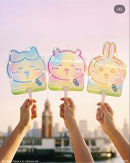 (交换)Chiikawa Artiverse展 幻彩應援扇 X 1pc, 興趣及遊戲, 收藏品及紀念品, 明星周邊 - Carousell
