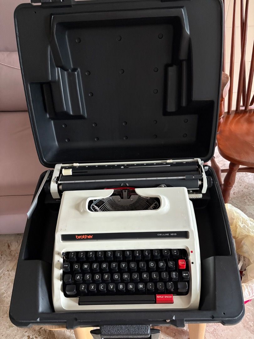 Brother Deluxe 1613 type writer, Hobbies & Toys, Memorabilia ...