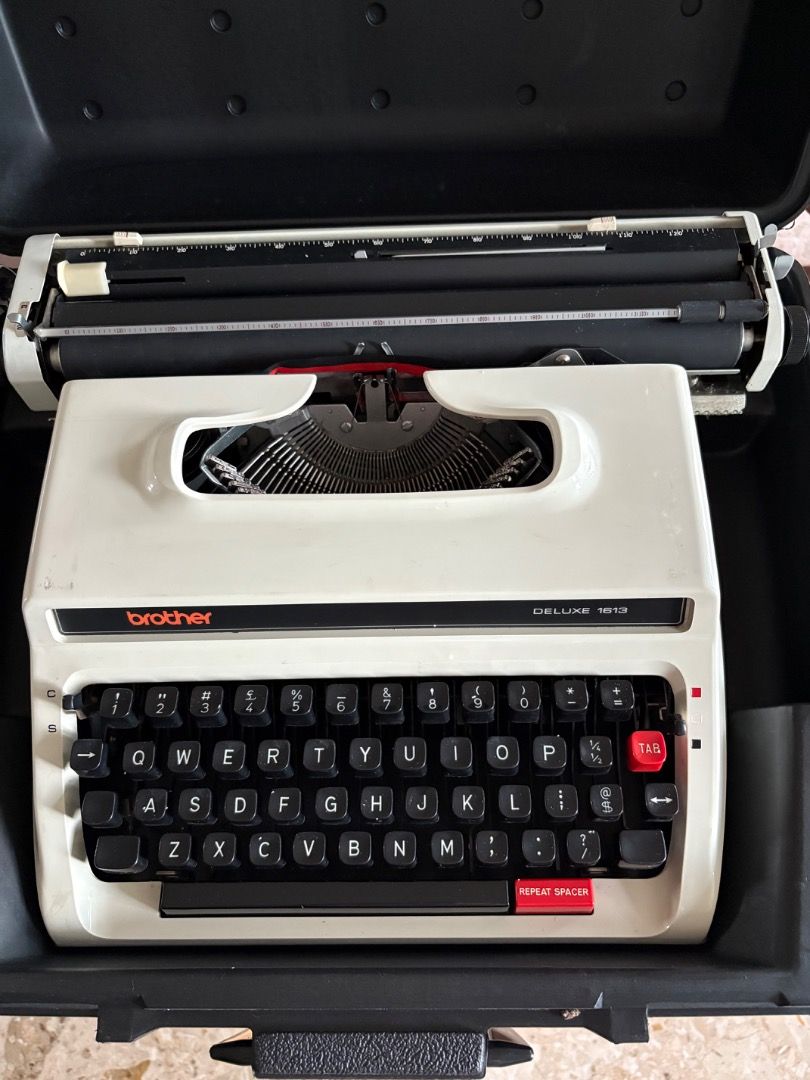 Brother Deluxe 1613 type writer, Hobbies & Toys, Memorabilia ...