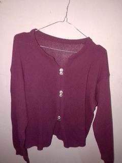 Cardigan crop maroon Dijual | Carousell Indonesia