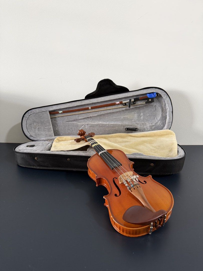 1/8 Violin with Case and Bow, Hobbies & Toys, Musical Instruments on ...