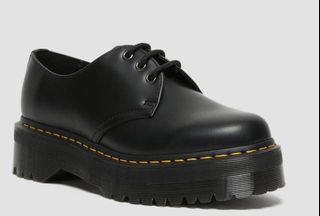 【全新】Dr·Martens vegan Mono 鬆糕厚底黑線8孔馬丁靴, 女裝, 鞋, 靴 - Carousell