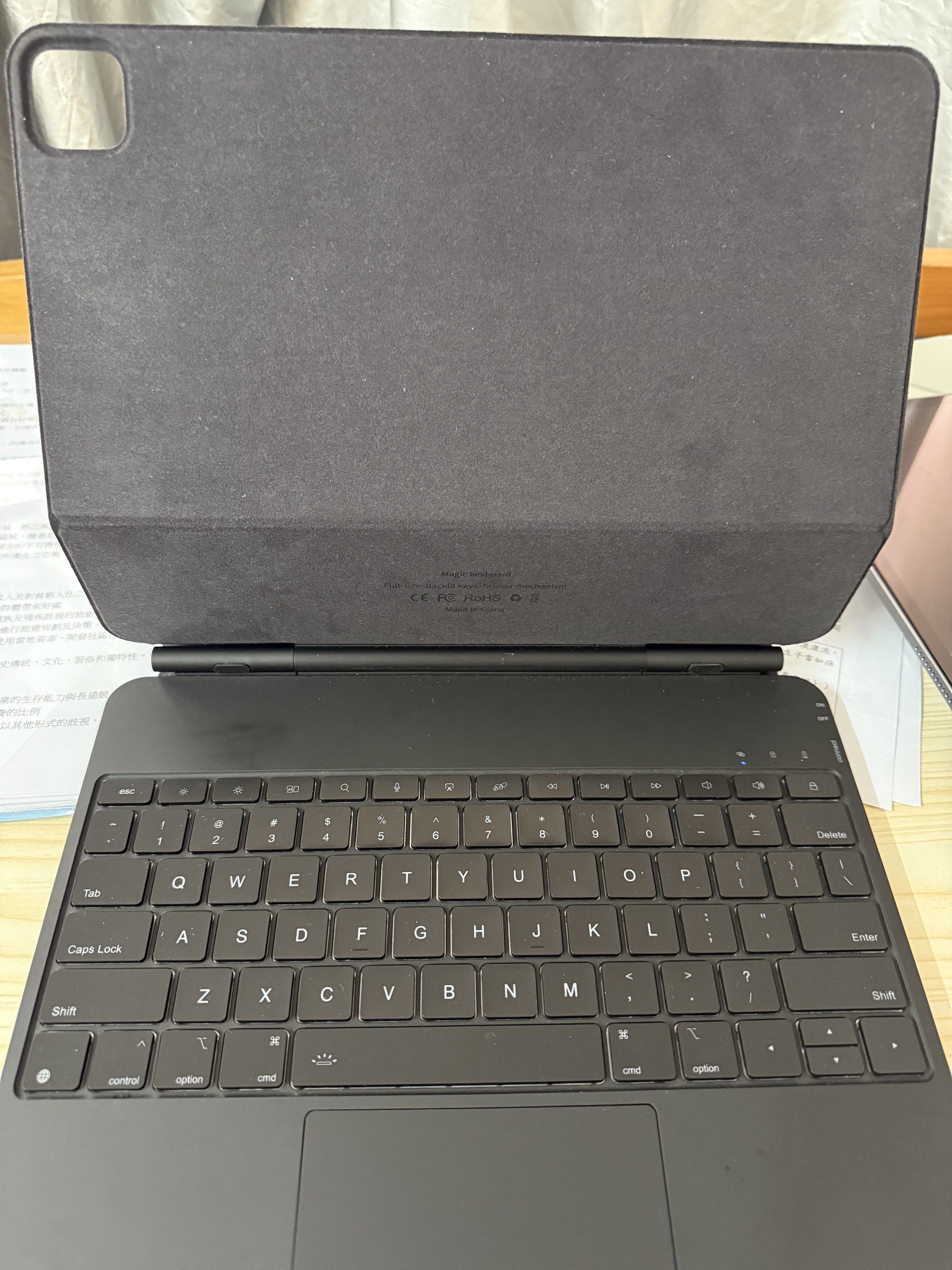 ipad air/pro 13 inch keyboard, 手提電話, 平板電腦, 平板電腦 - iPad - Carousell