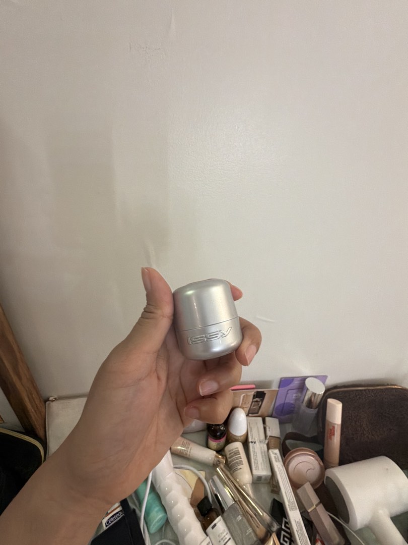Issy contour stick, Beauty & Personal Care, Face, Makeup on Carousell