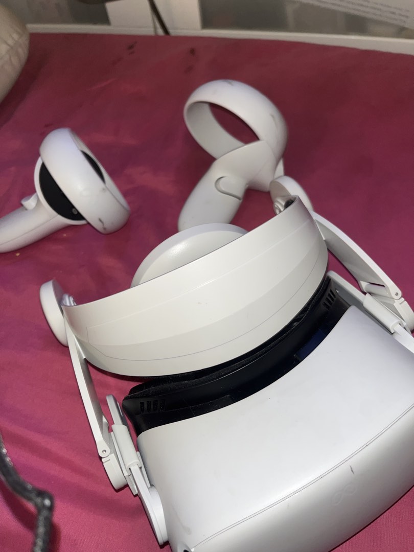 Meta Quest 2 VR Headset with Controllers, Video Gaming, Gaming ...