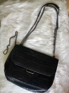 Black Quilted Chain Shoulder Bag, Women's Fashion, Bags & Wallets ...