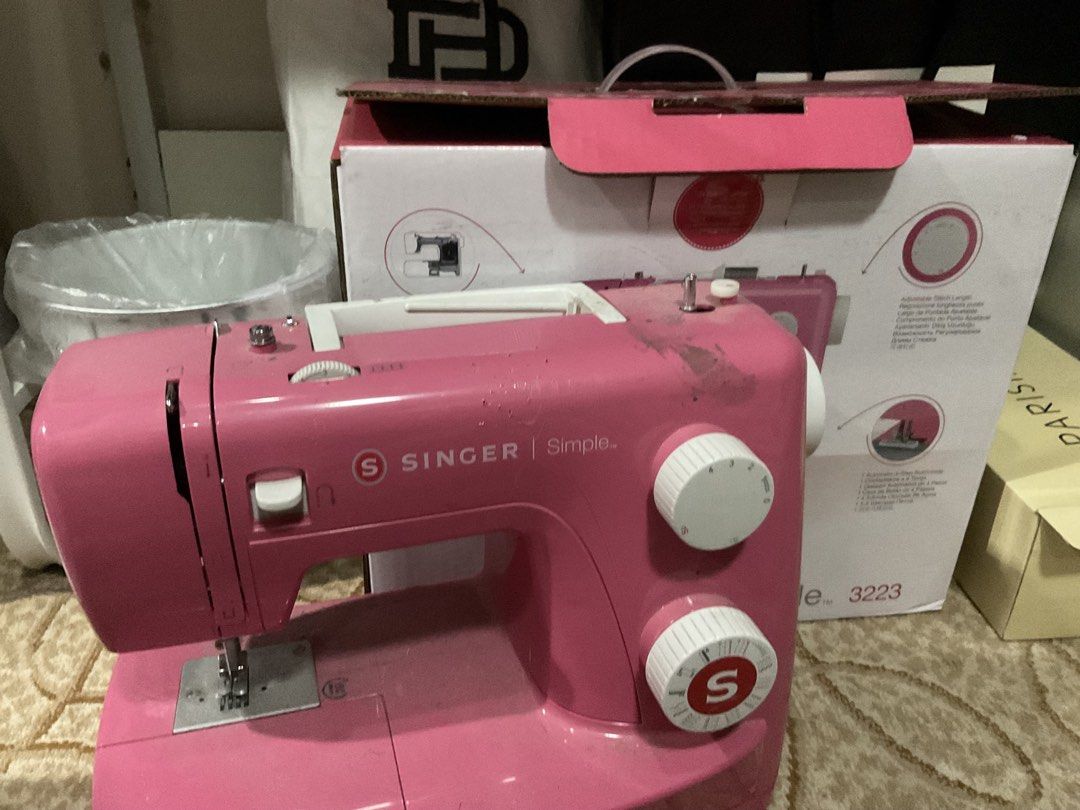 Pink Singer Simple Sewing Machine with Freebies :), Hobbies & Toys ...