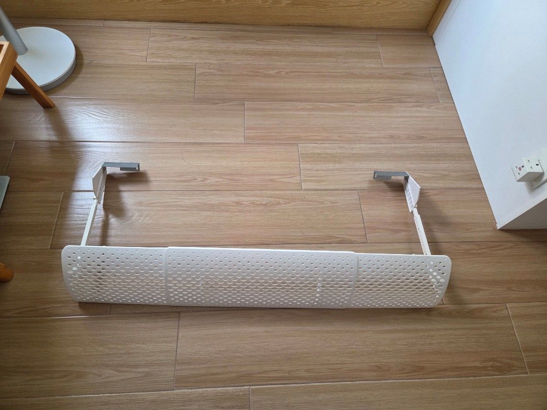 White Window Air Conditioner Cover with Adjustable Brackets, 家庭電器, 冷氣機及 ...