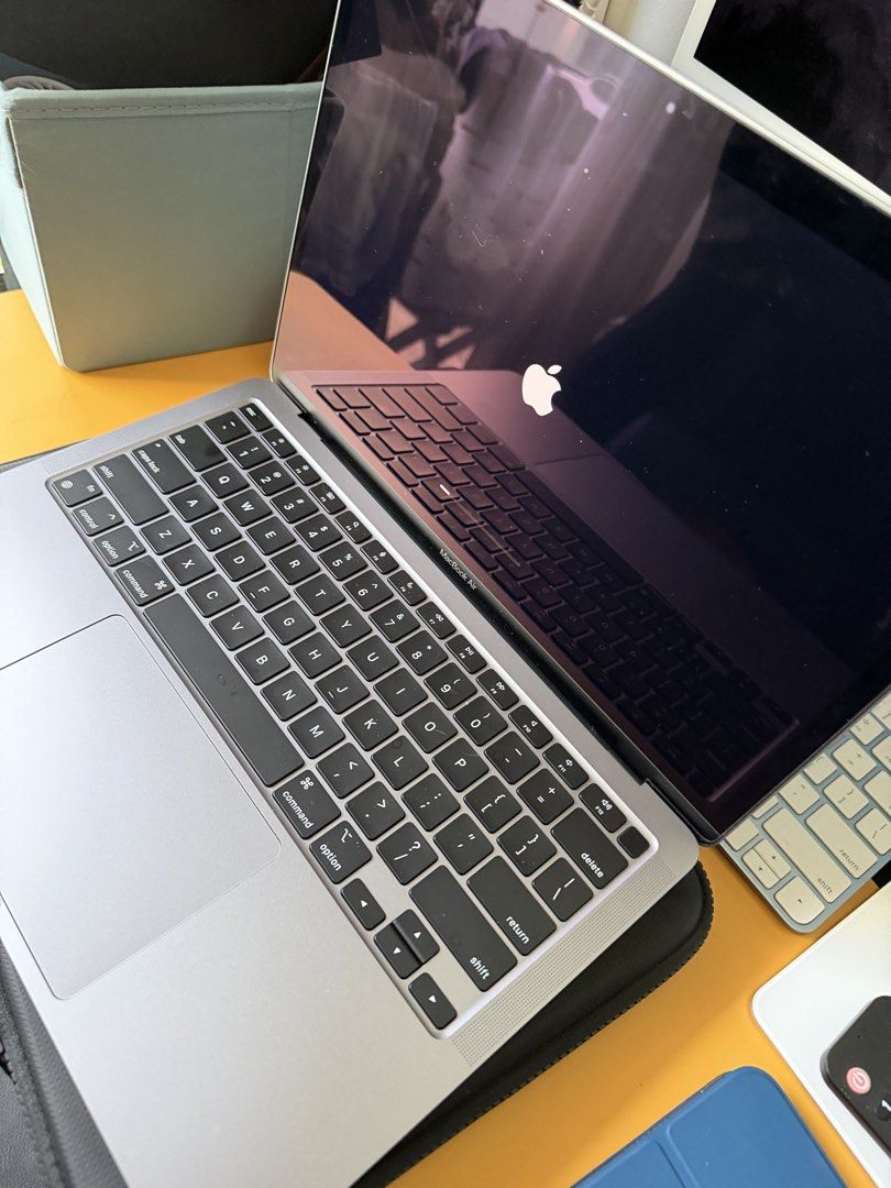 Apple MacBook Air 13-inch with Thule Laptop Sleeve, Computers & Tech ...