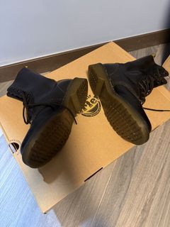 【全新】Dr·Martens vegan Mono 鬆糕厚底黑線8孔馬丁靴, 女裝, 鞋, 靴 - Carousell