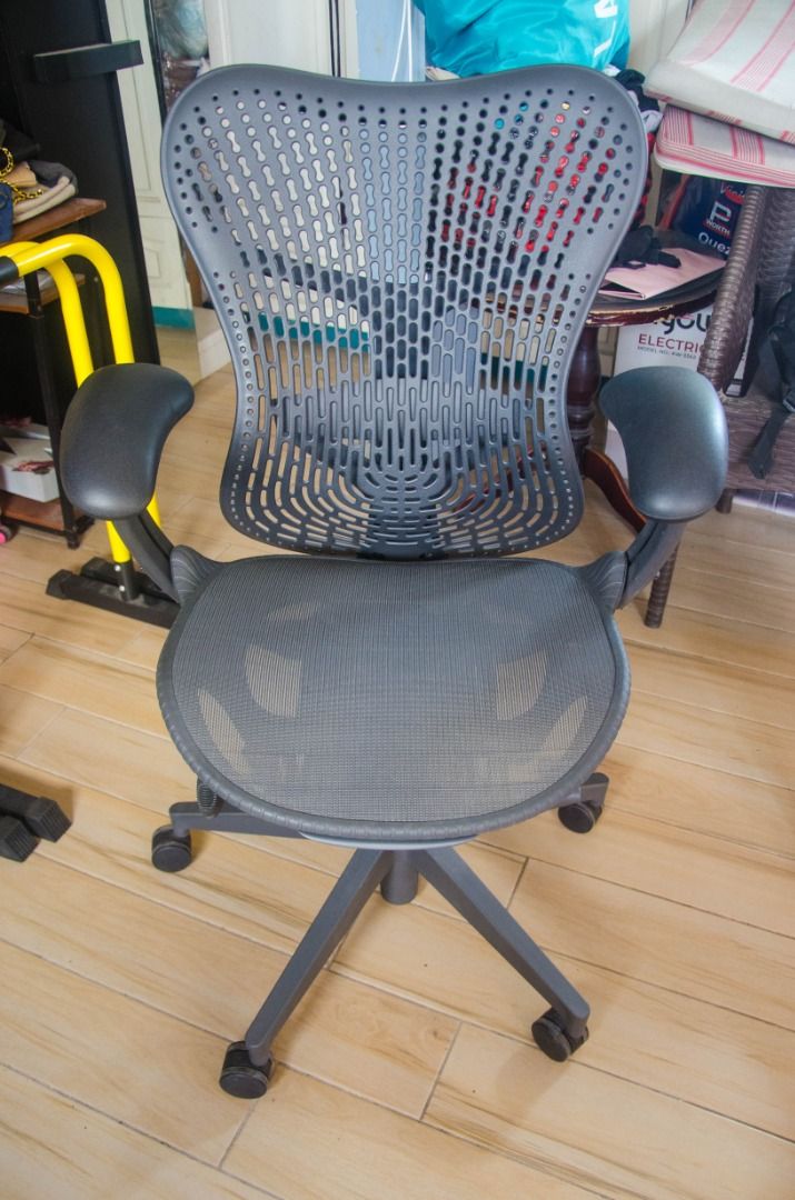Herman Miller Aeron Chair, Furniture & Home Living, Furniture, Chairs ...
